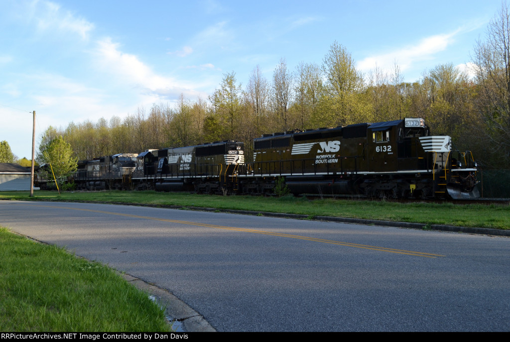 NS SD40-2 6132 makes up a 507